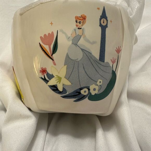 Rae Dunn | Kitchen | Rae Dunn Disney Princess Measuring Cups Set White ...